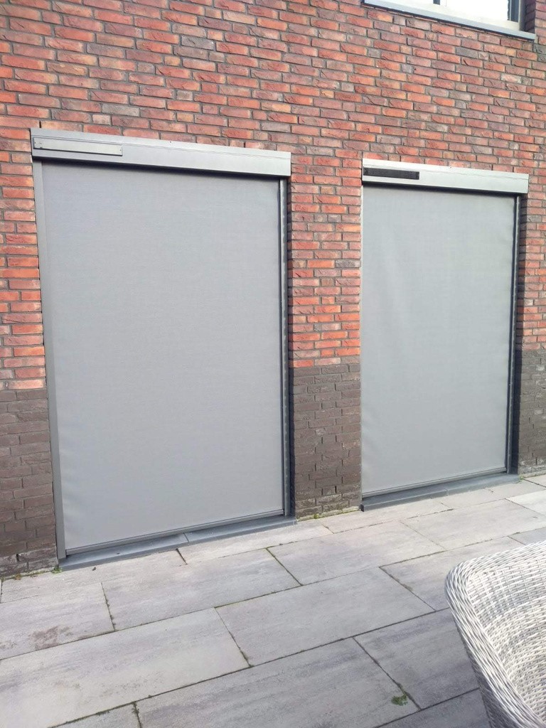 Zonwering :: Buiten zonwering :: Screens :: Zipscreen met solar motor